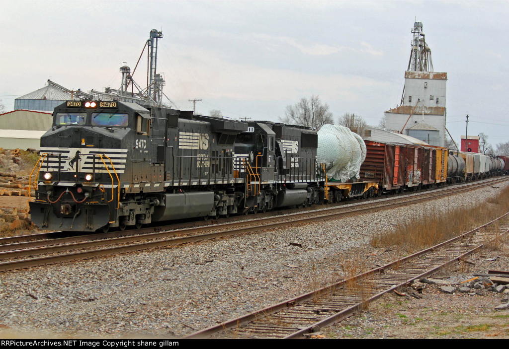 NS 9470 Heads past me at 10mph.